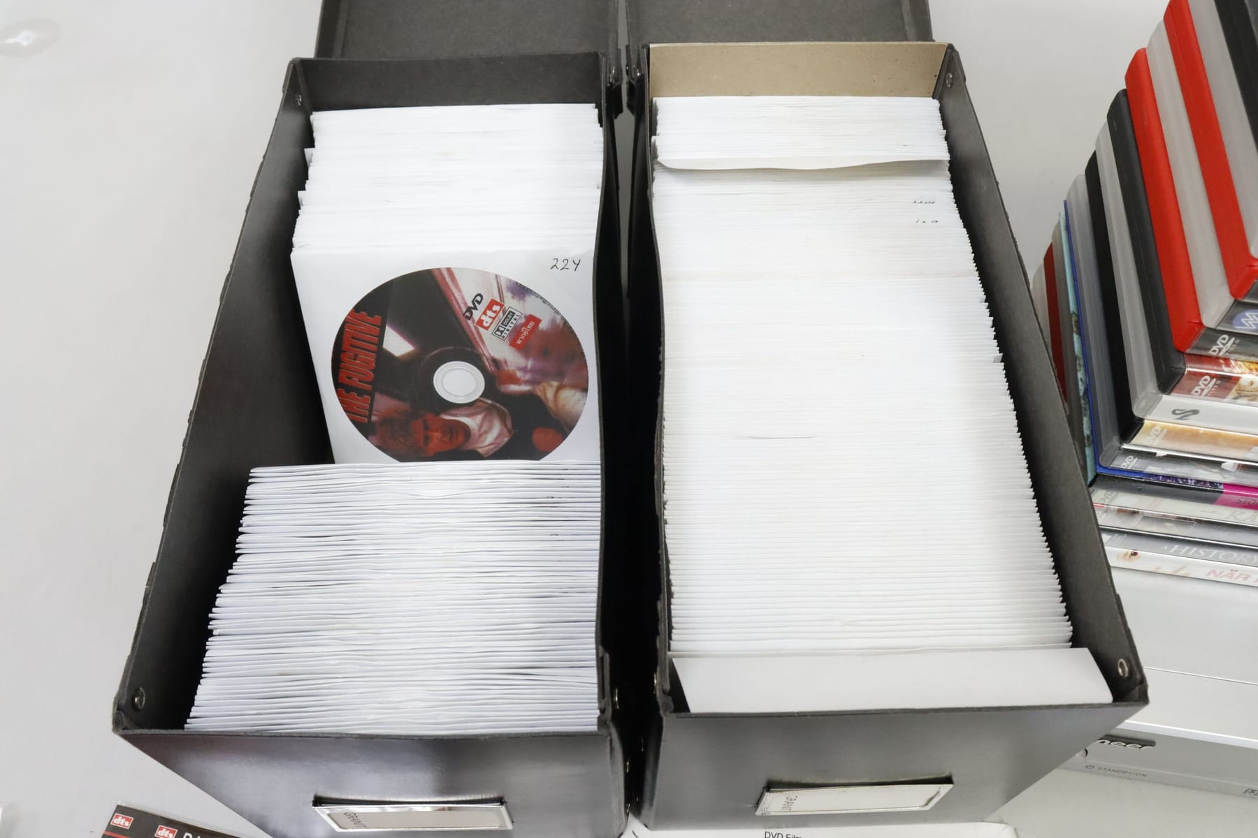 DVD-spelare samt stor samling DVD-filmer… | Auktion.se