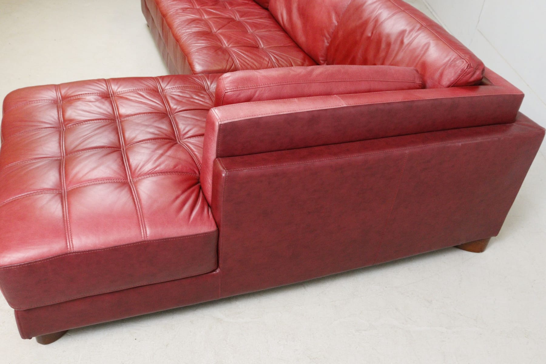 Soffa, Natuzzi, model Osaka,rött skinn | Auktion.se