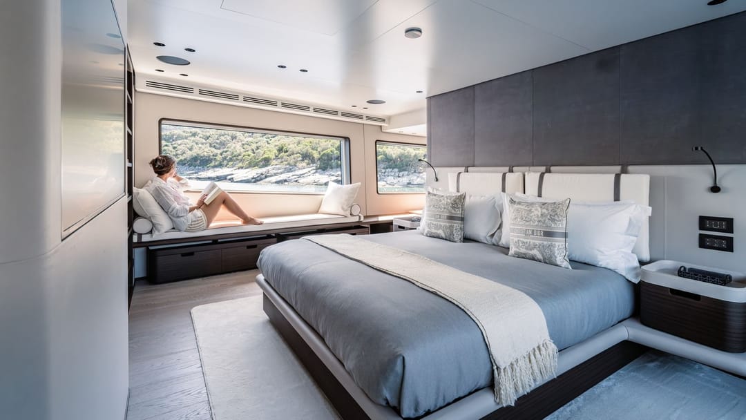 90 ft Luxury Yachts For Sale - IYC