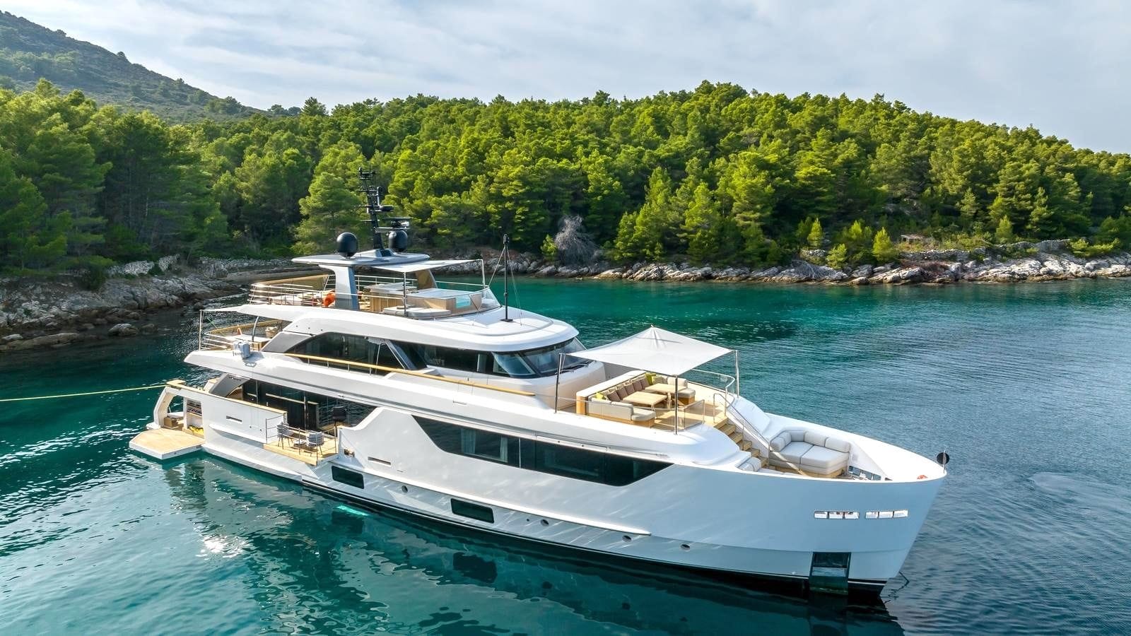 100 foot Luxury Yachts For Sale - IYC