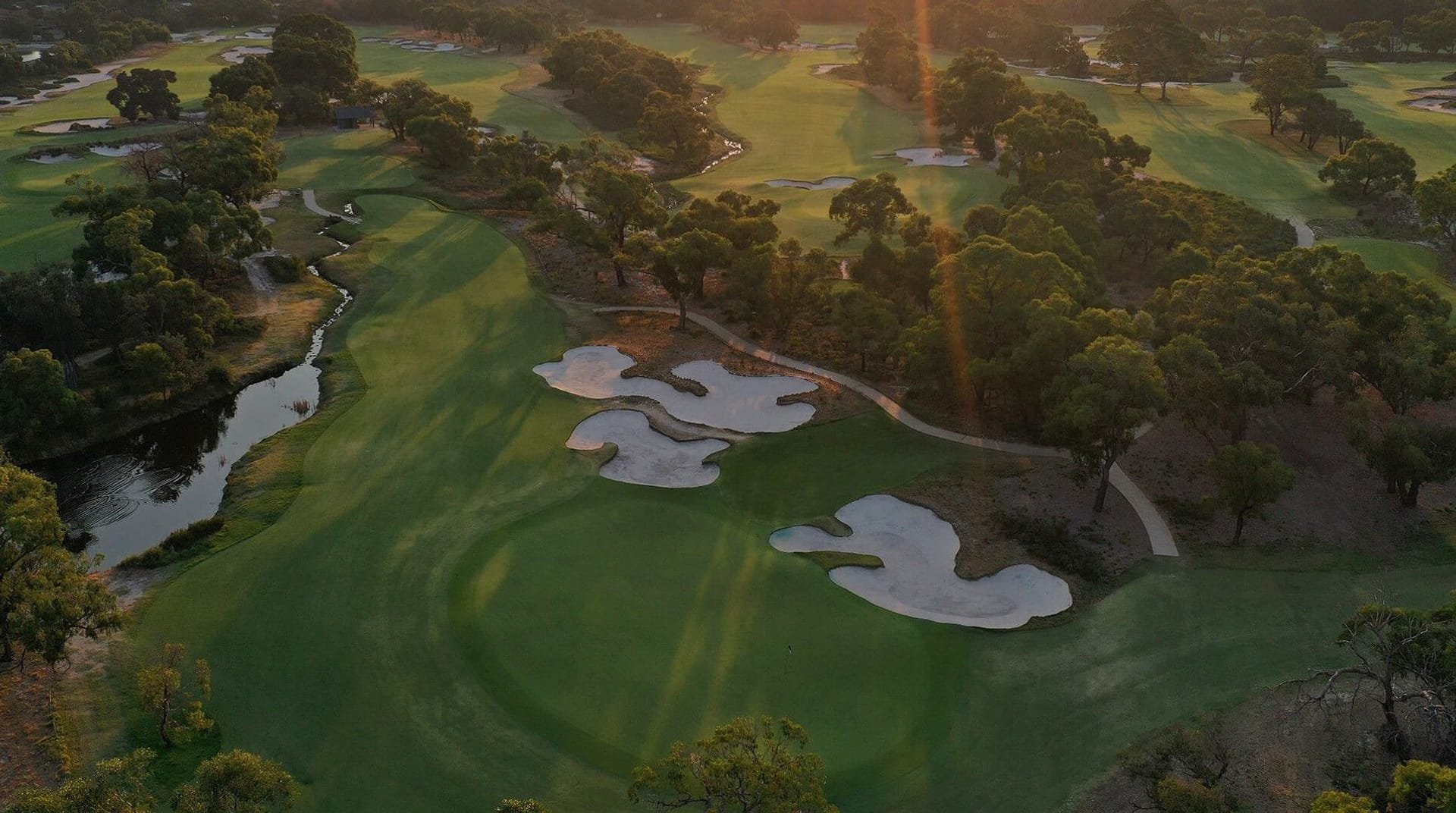 Peninsula Kingswood Country Golf Club (South) - Golf Course | Hole19