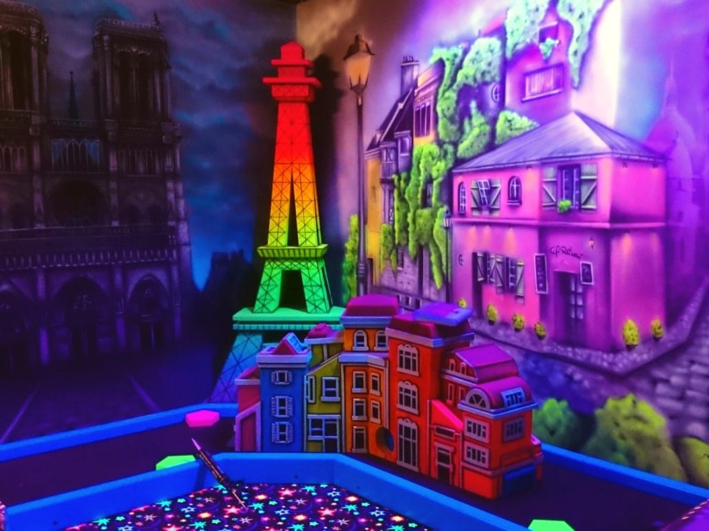 Glow 'N Golf, stunning black light mini golf for your business