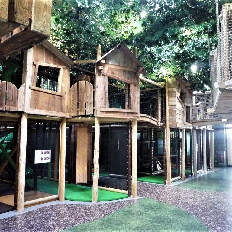 Children's play areas in the restaurant: ideas and tips