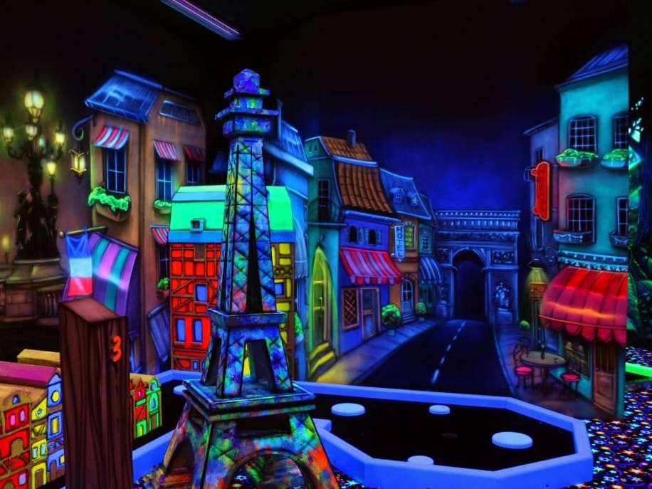 Glow 'N Golf, stunning black light mini golf for your business