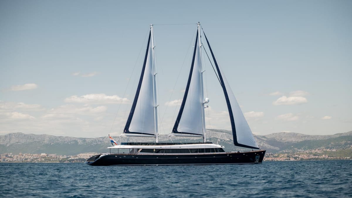 CLASE AZUL Yacht for Charter - IYC