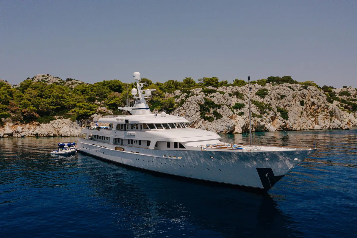 ITOTO Yacht for Charter - IYC