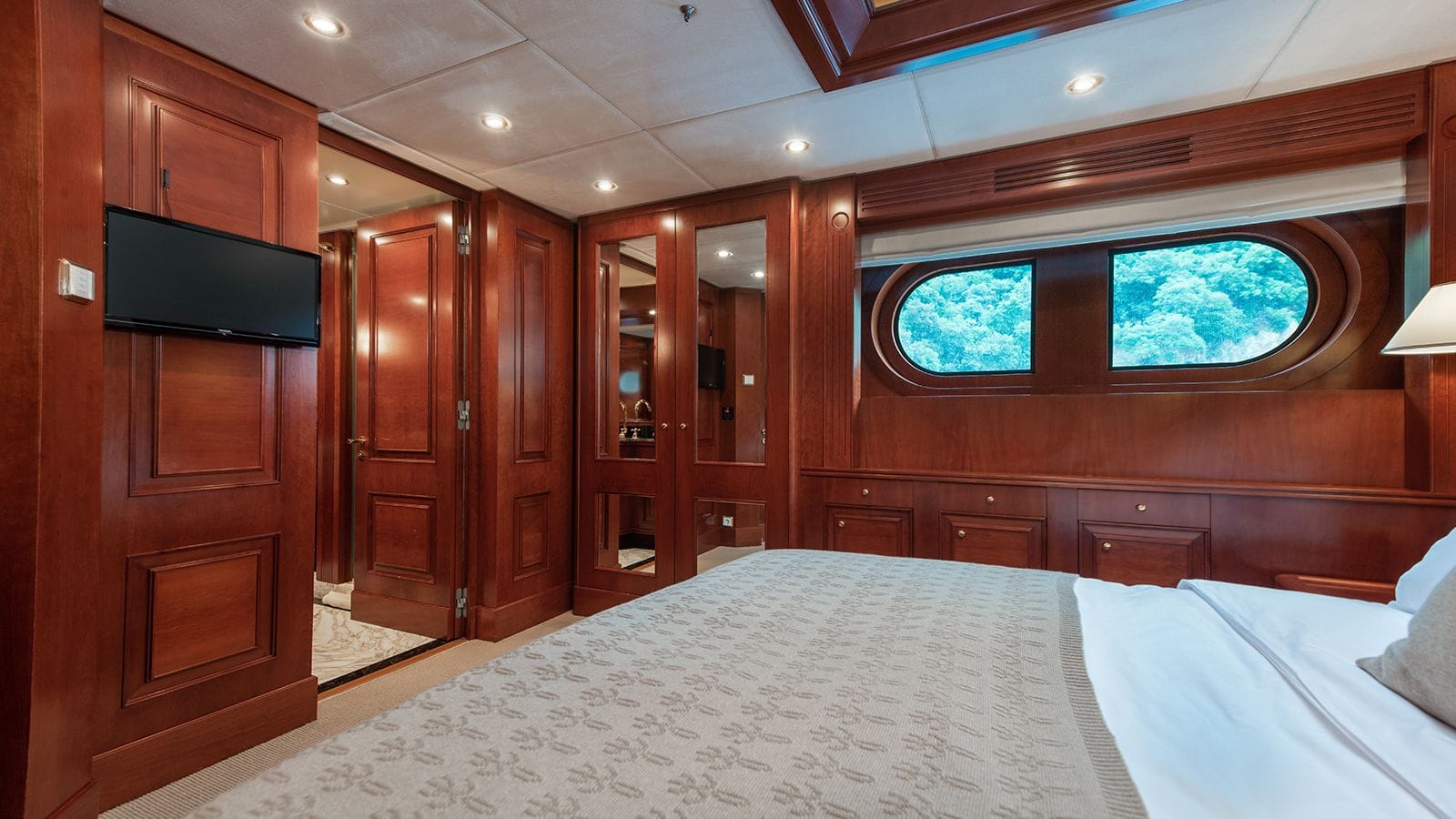 Tirea Yacht for Charter - IYC