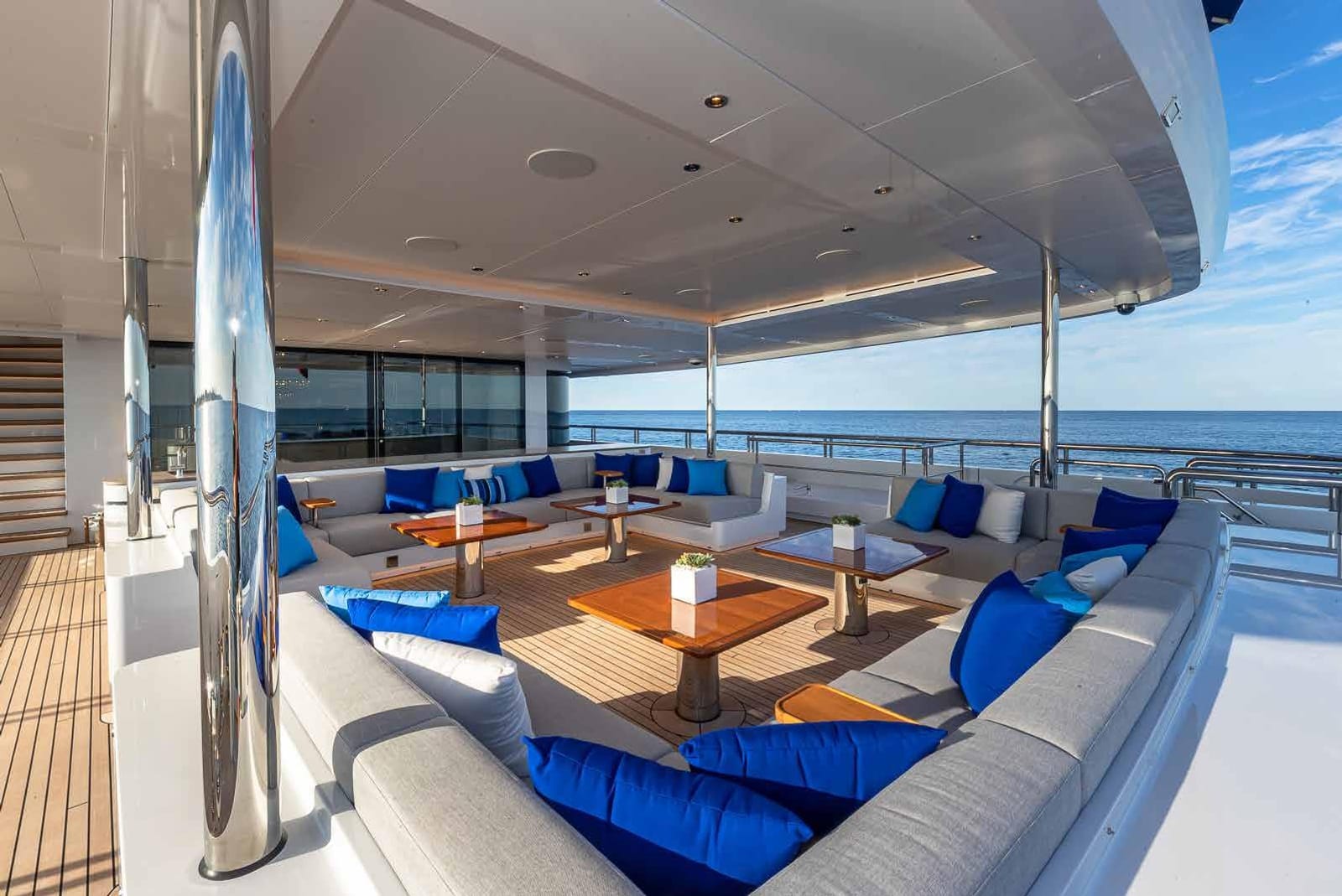 TOP FIVE II Yacht for Charter - IYC