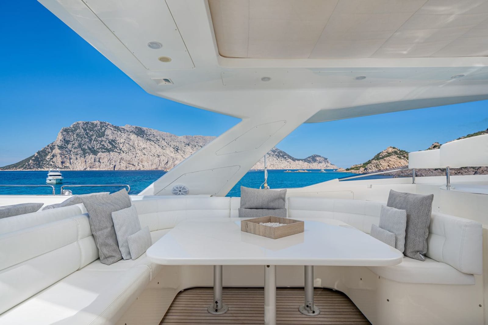 ETHNA Yacht for Charter - IYC