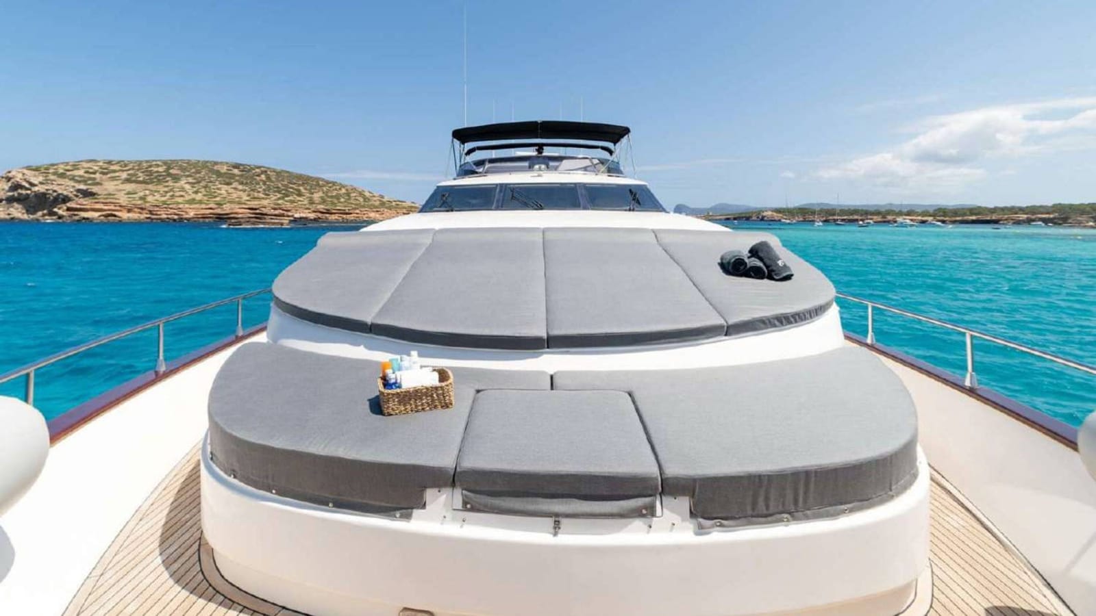 B3 Yacht for Charter - IYC