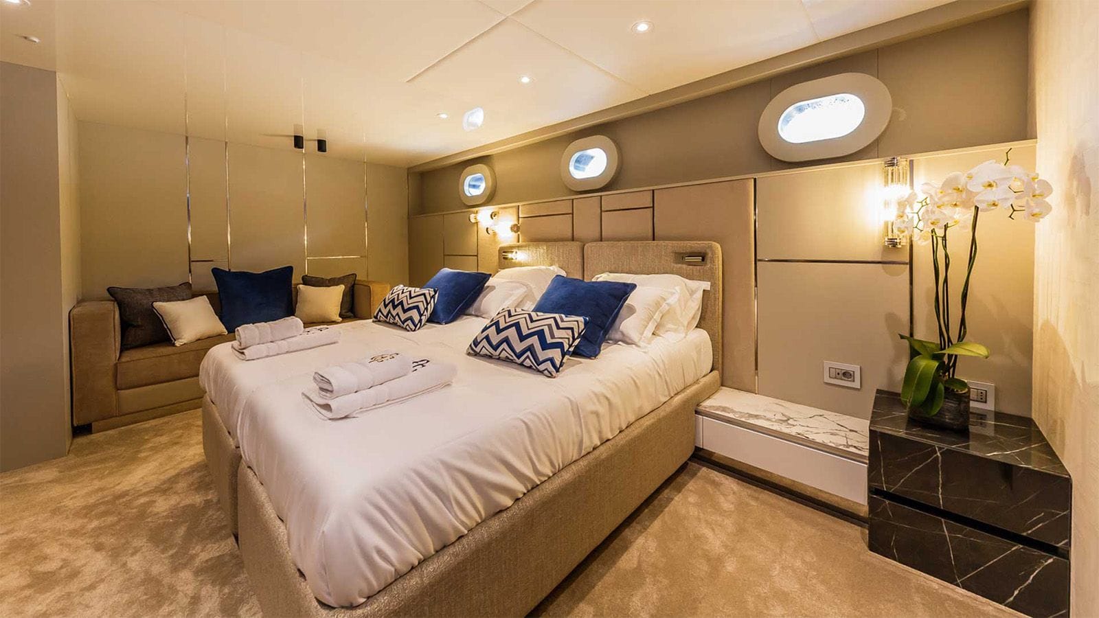 CLASE AZUL Yacht for Charter - IYC