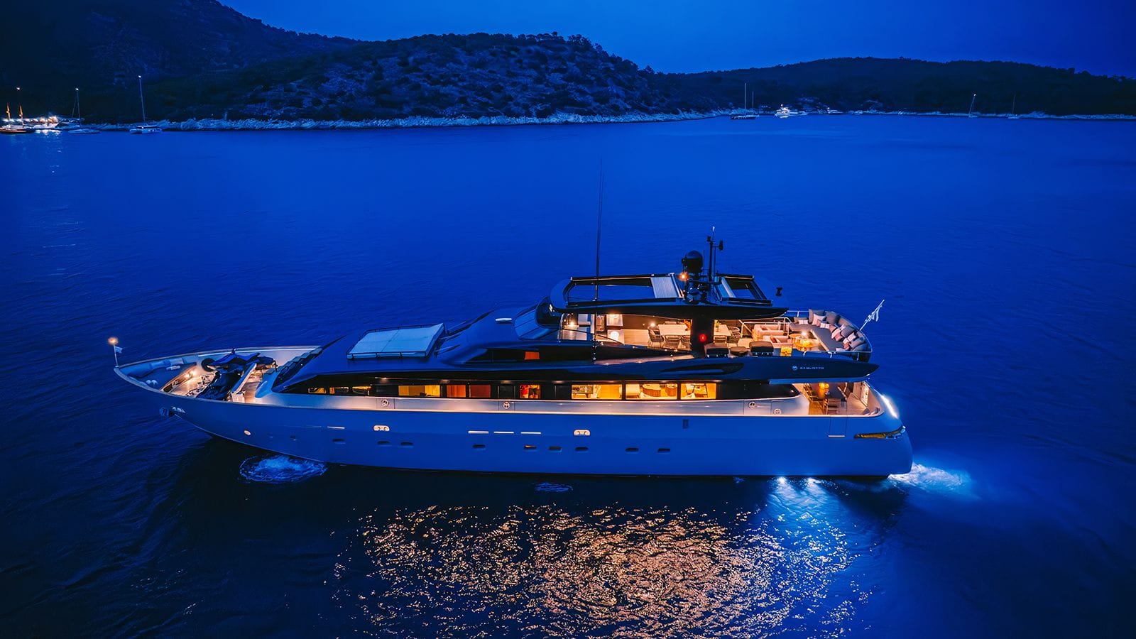 ISLANDER II Yacht for Charter - IYC