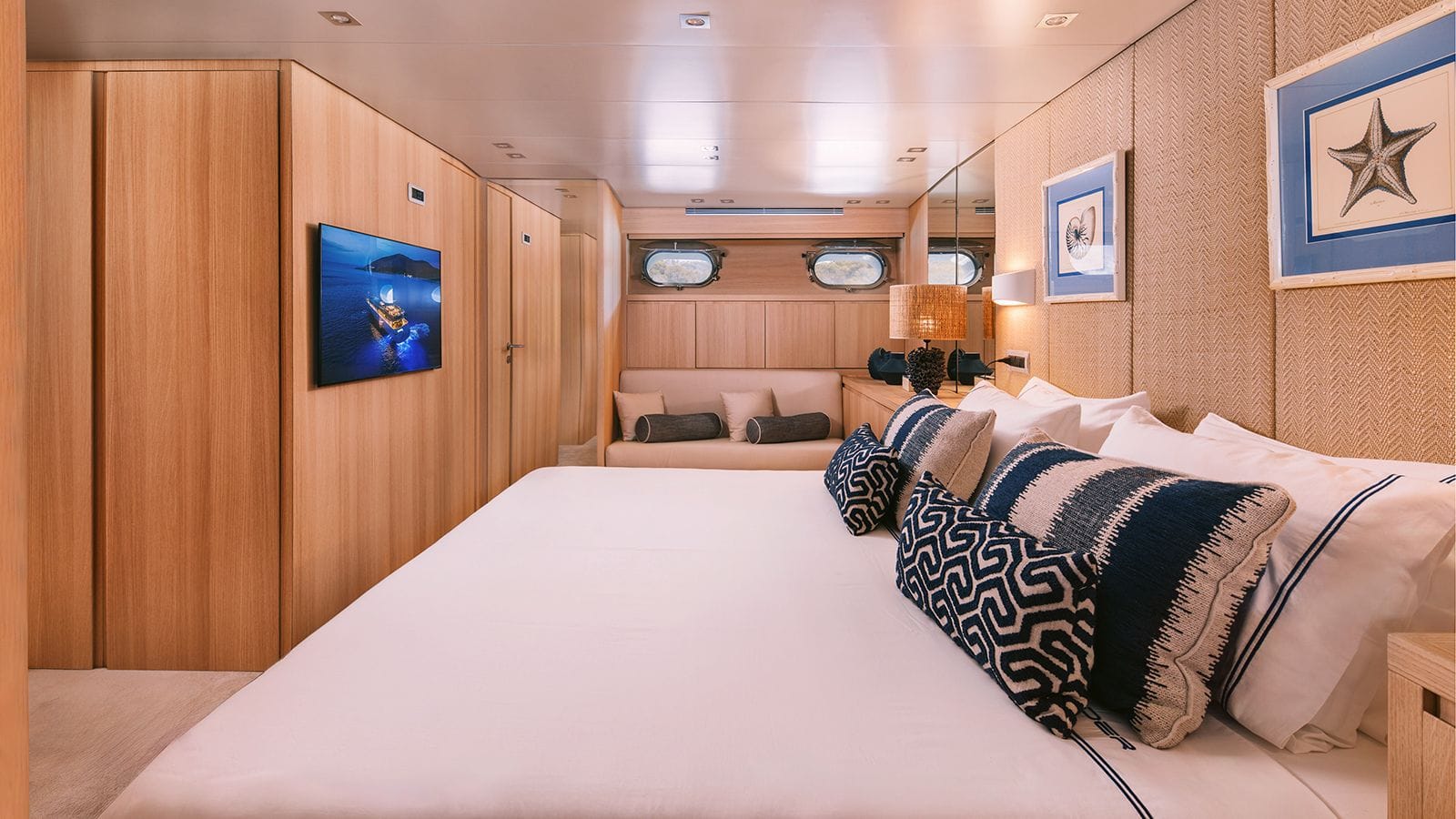 ISLANDER II Yacht for Charter - IYC