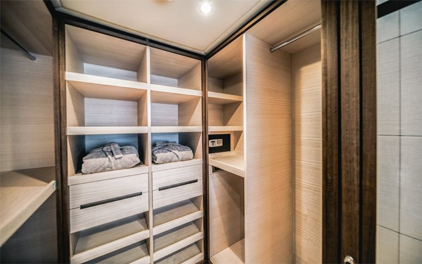 EXINITY Yacht for Sale - IYC