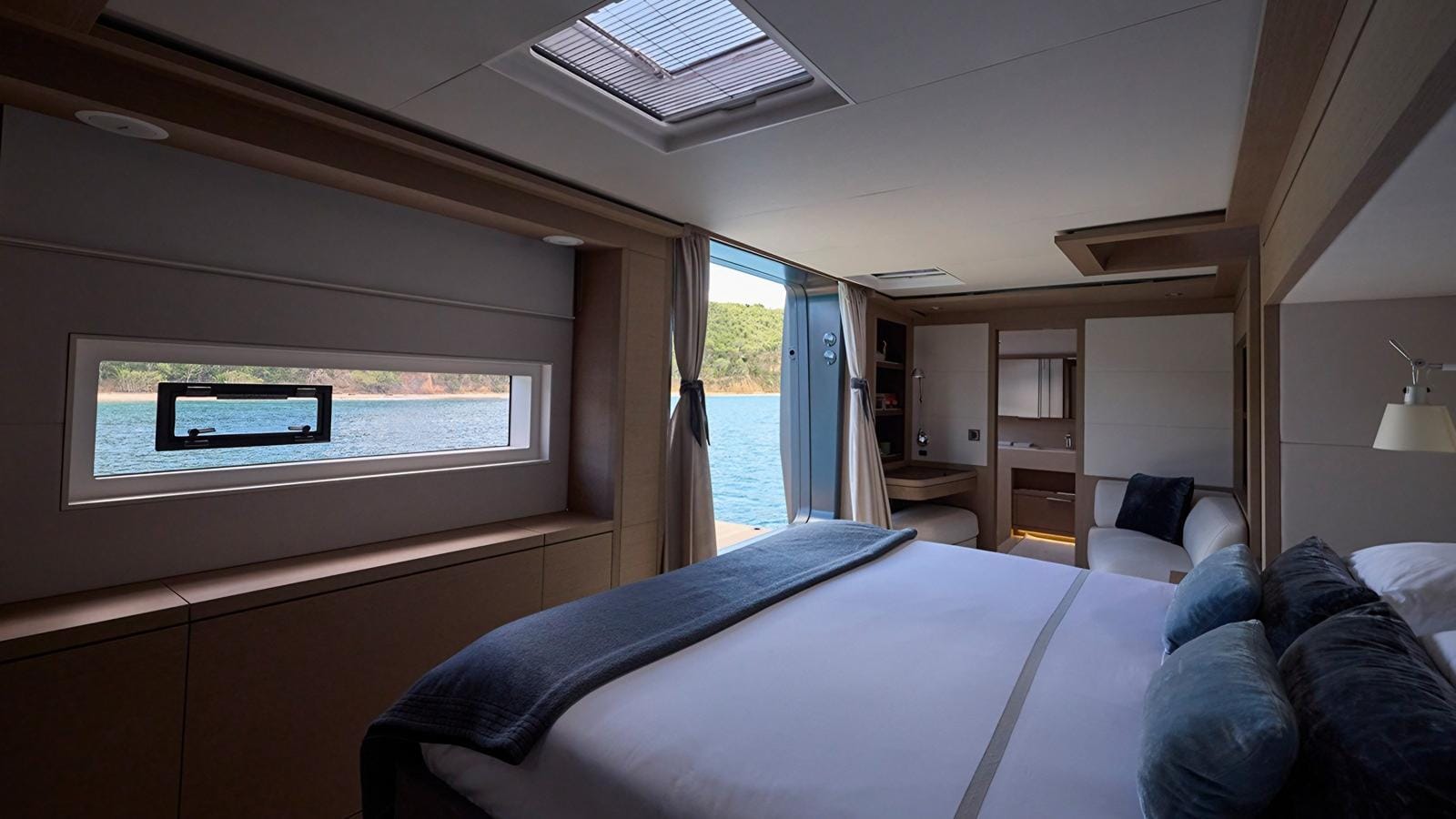 LA GATTA Yacht for Charter - IYC