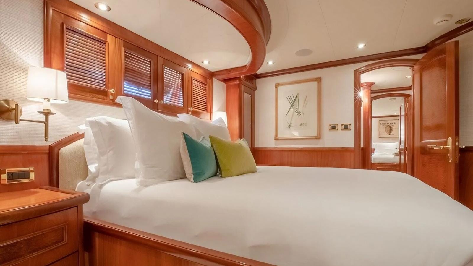 MISS STEPHANIE Yacht for Sale - IYC