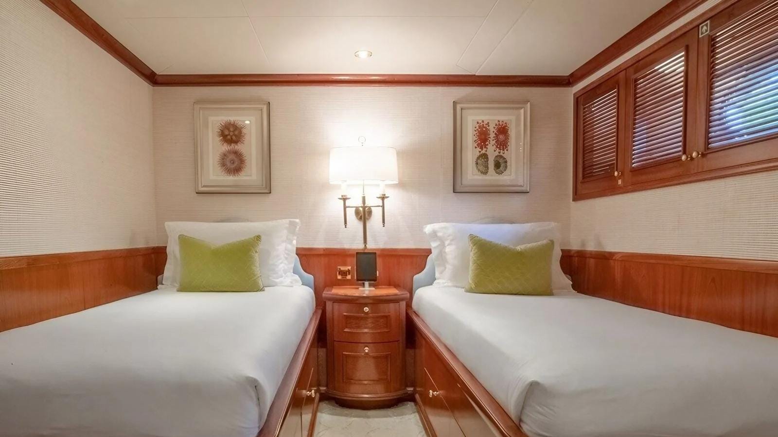 MISS STEPHANIE Yacht for Sale - IYC