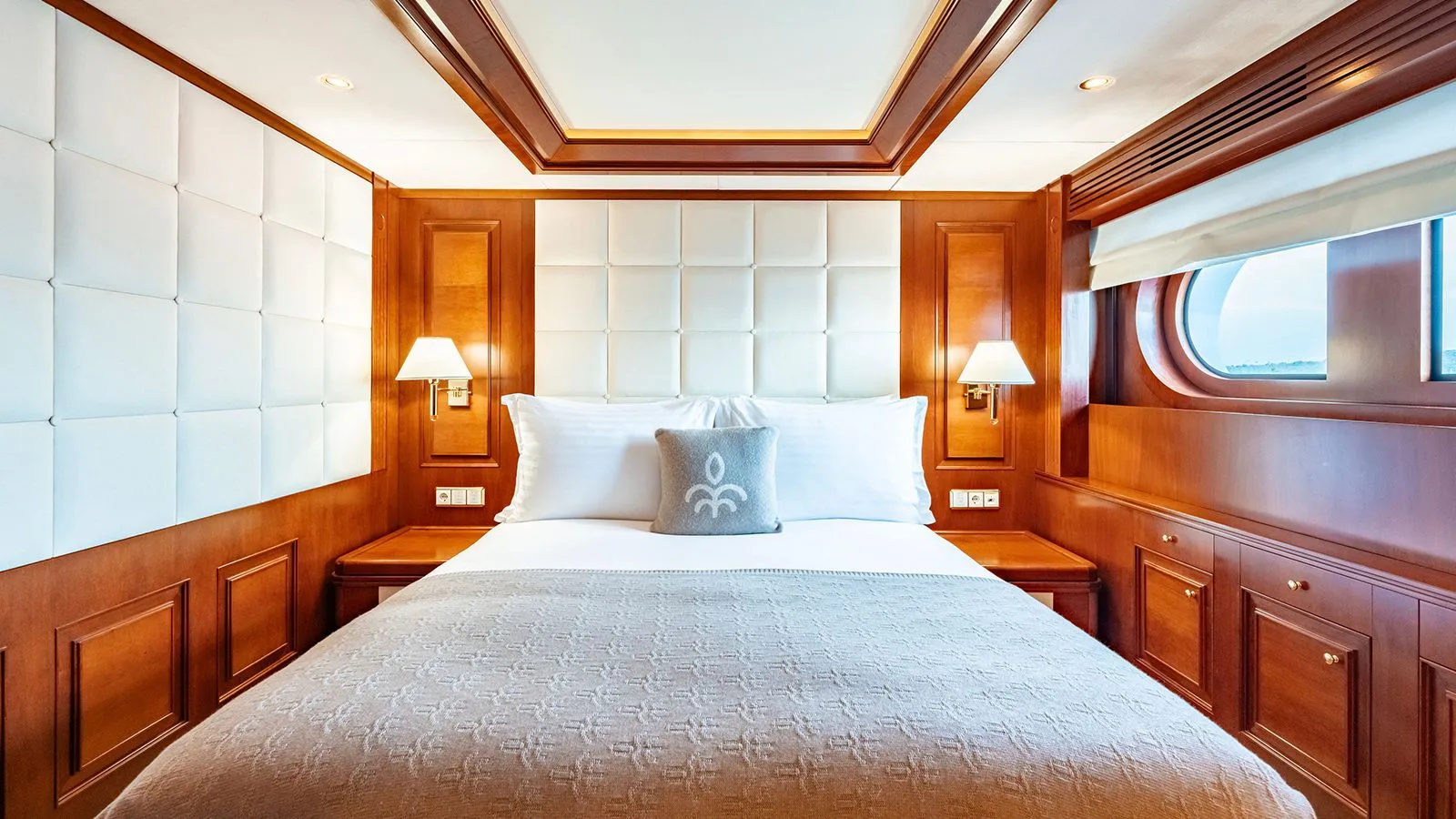 Tirea Yacht for Charter - IYC