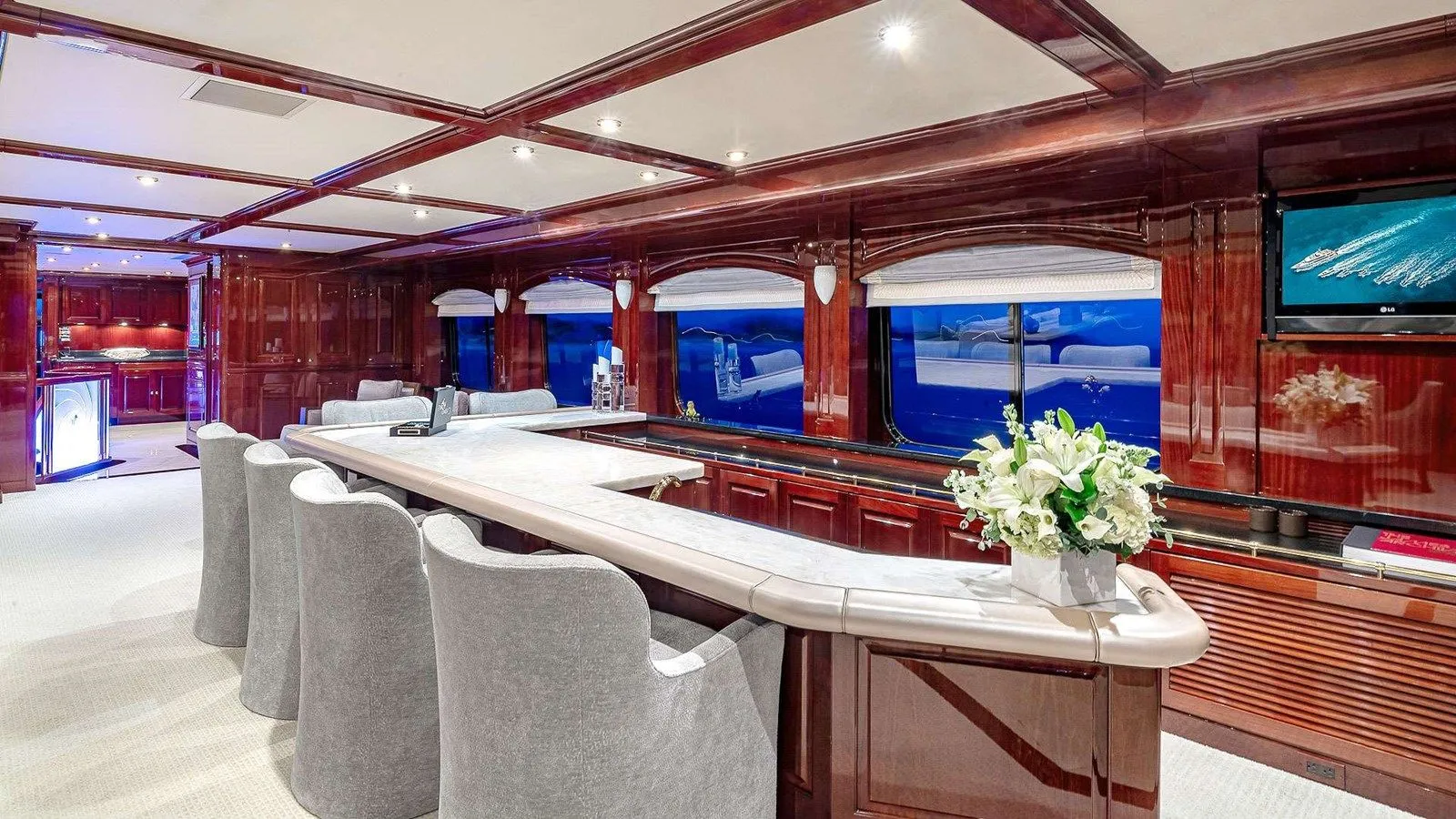 Lady Elaine Yacht Charter