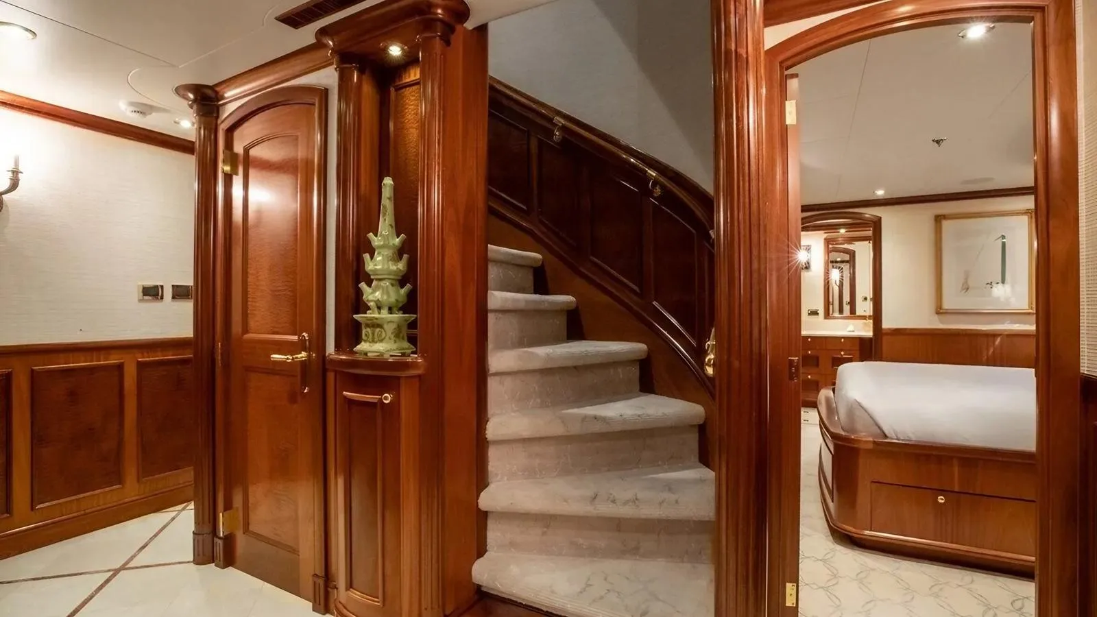 MISS STEPHANIE Yacht for Sale - IYC