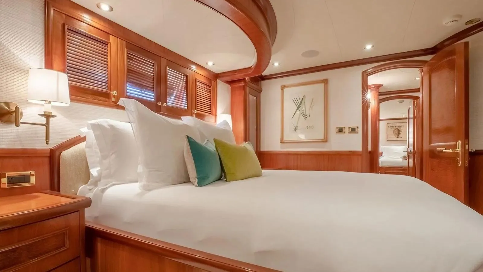 MISS STEPHANIE Yacht for Sale - IYC