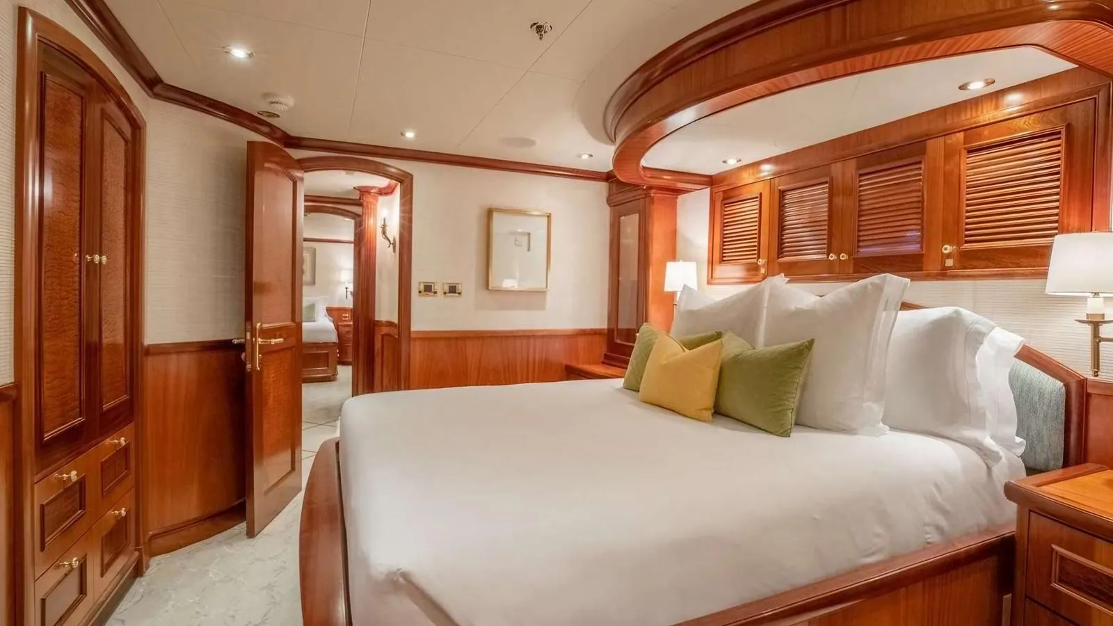 MISS STEPHANIE Yacht for Sale - IYC