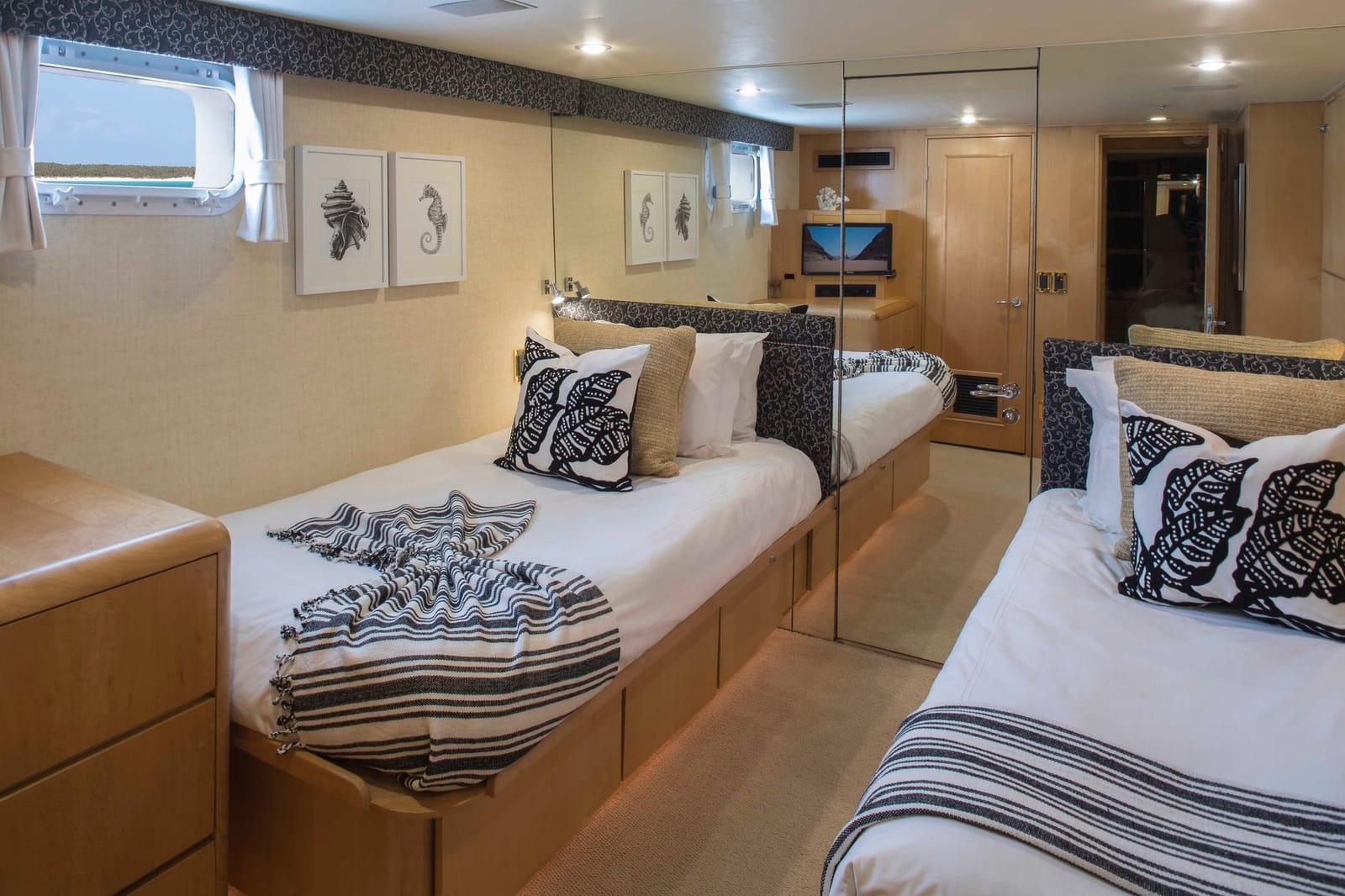 ALEXANDRA JANE Yacht for Charter - IYC
