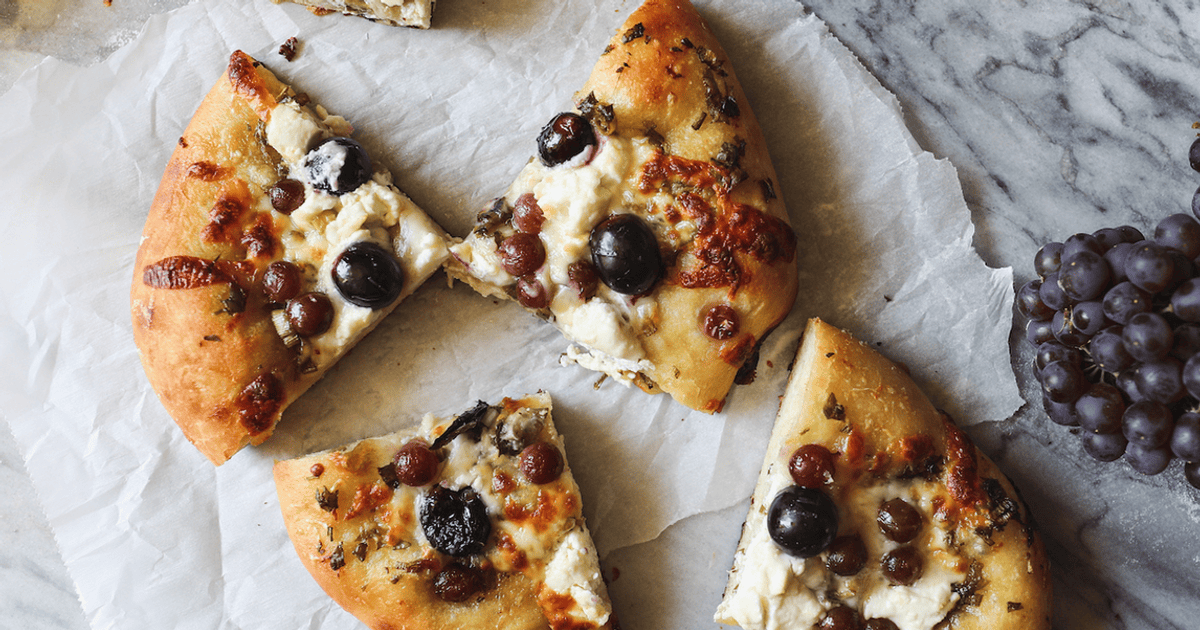 J. Lohr | Red Grape, Goat Cheese & Basil Beer-Crusted Pizza